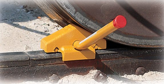 Single Railroad Wheel Chock (Exposed Rail) | Aldon®