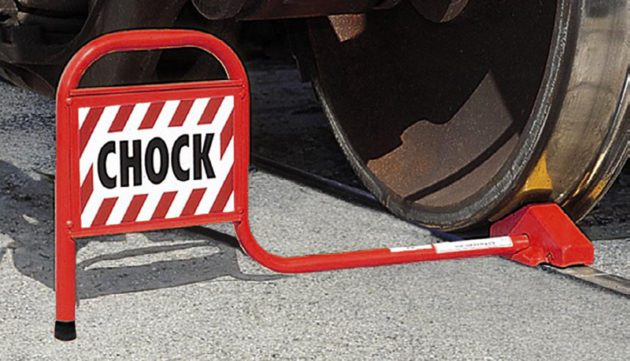 Whack 'Em Single Railroad Wheel Chock w/Flag - Flush Rail | Aldon®