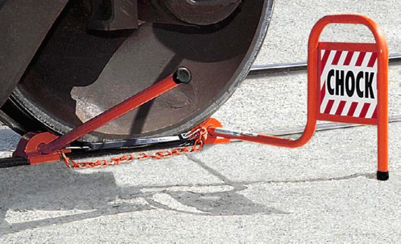 Whack 'Em Dbl Railroad Wheel Chock w/Flag - Flush Rail | Aldon®