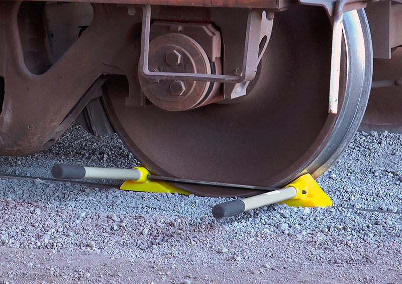 Double Railroad Wheel Chock (Flush Rail) | Aldon®