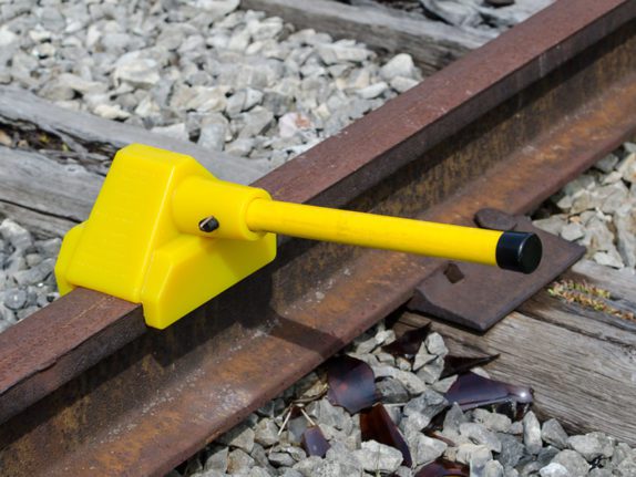 Spark-Proof Urethane Heavy-Duty Single Wheel Chock | Aldon®