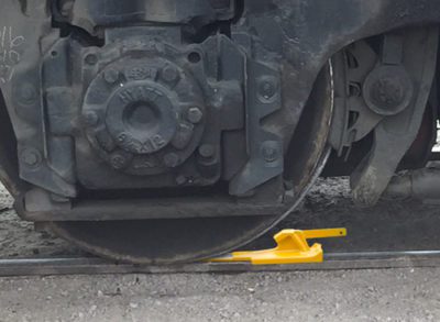 Locomotive Chocking Skate (Exposed Rail) | Aldon®