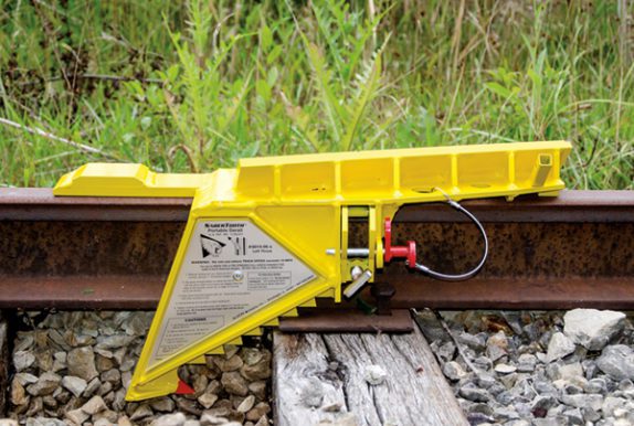 SaberTooth® Portable Derail with Sign (Right Throw) | Aldon®
