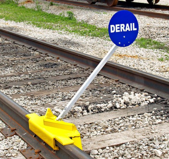SaberTooth® Portable Two-Way Freight Car Derail | Aldon®