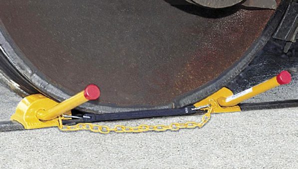 Double Railroad Wheel Chock (Flush Rail) | Aldon®