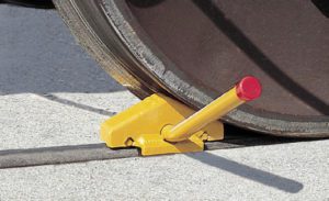 Single Railroad Wheel Chock (Flush Rail) | Aldon®