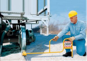 Ergonomic "A" Single Chock w/Flag - Exposed Rail | Aldon®