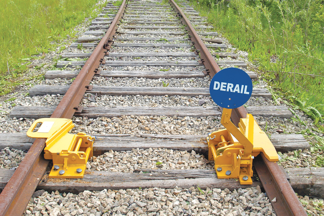 One-Way Hinged Railroad Derail With Pop-Up Sign Holder (Right Throw ...
