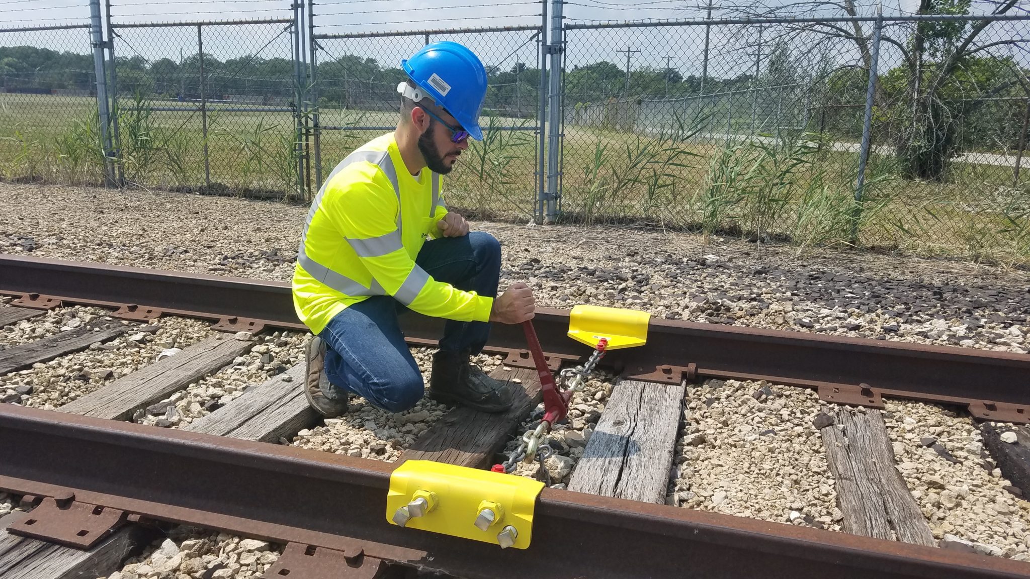 Rail Pull Grabber | Aldon®