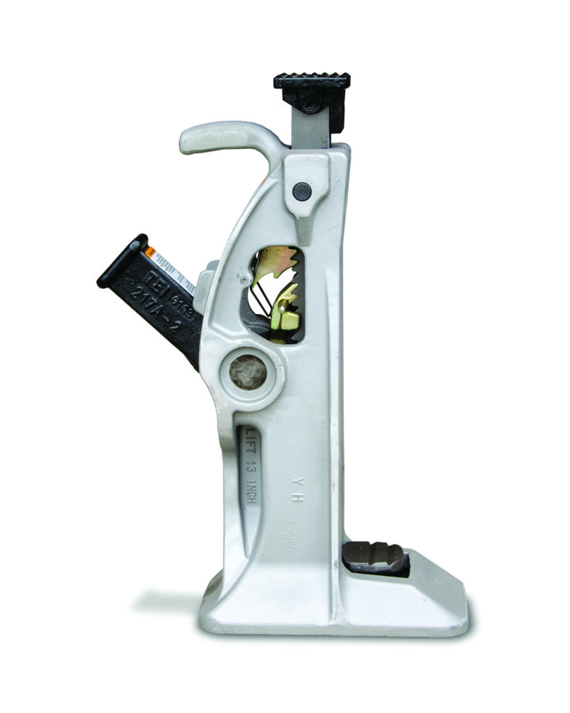 AL-82 "Quick-Trip" Track Jack A17 (15-Ton) | Aldon®