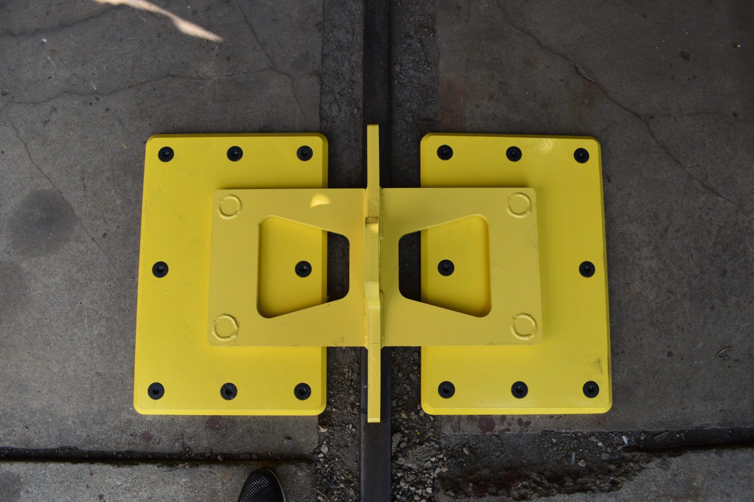 Two Way Flush Rail Car Stops | Aldon®