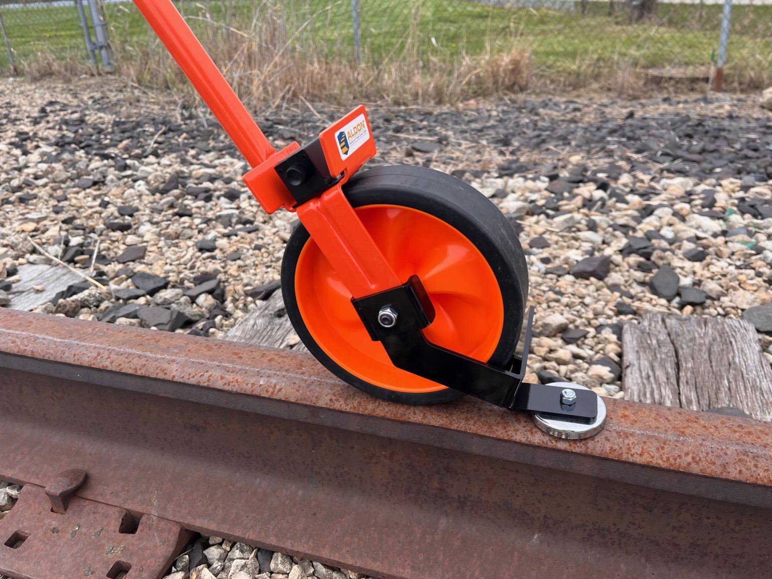 Magnetic Rail Top Distance Counter | Aldon®