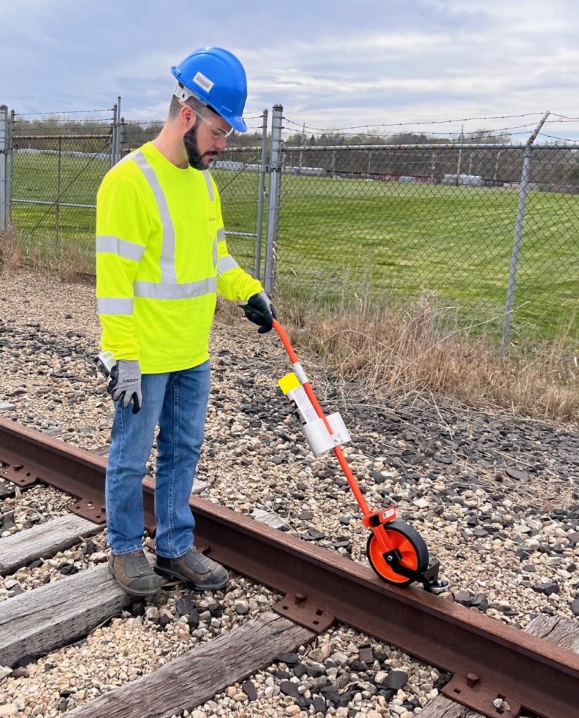 Magnetic Rail Top Distance Counter | Aldon®