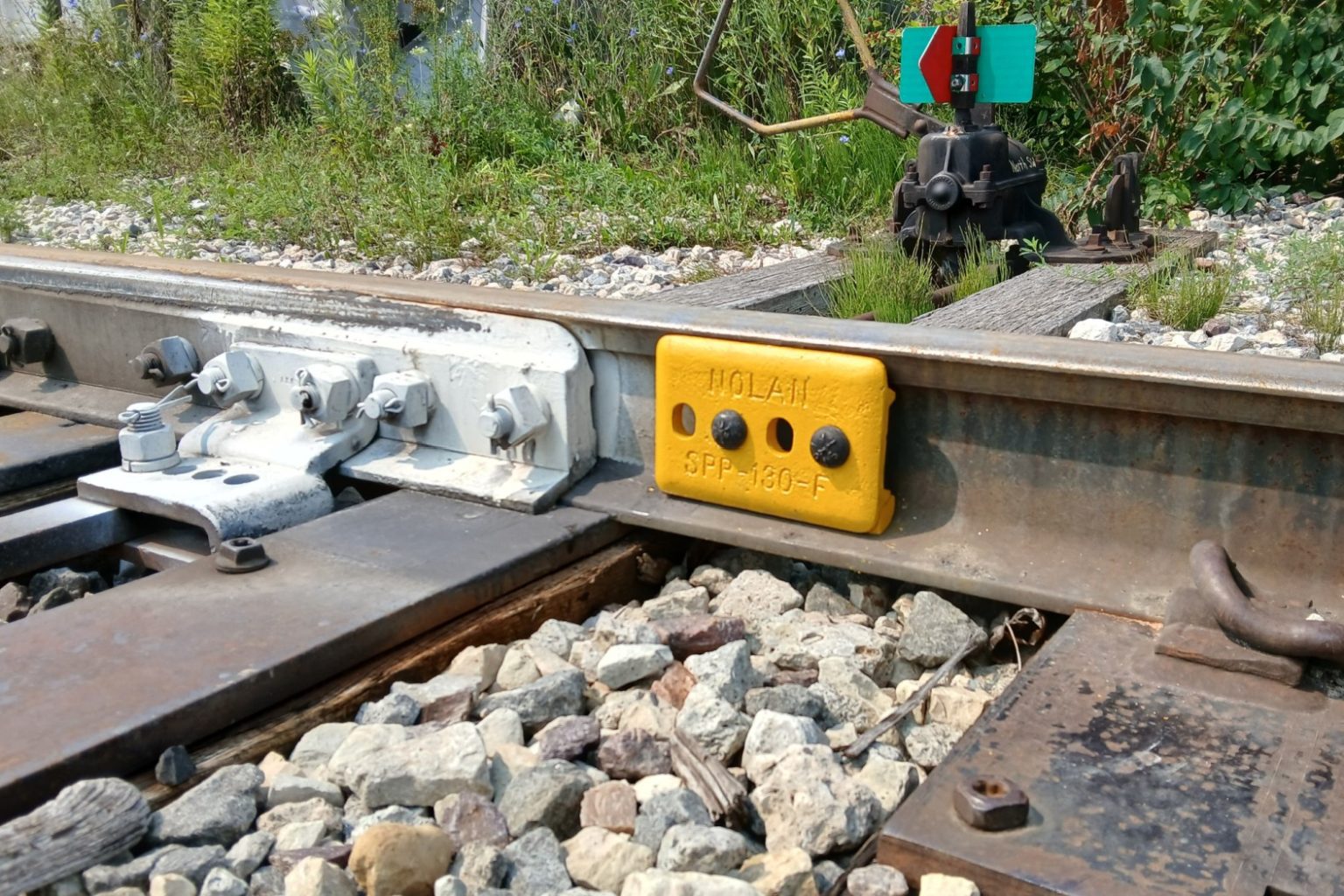 Switch Point Protector - 100AREMA, 100ARA-A, 110AREMA | Aldon®