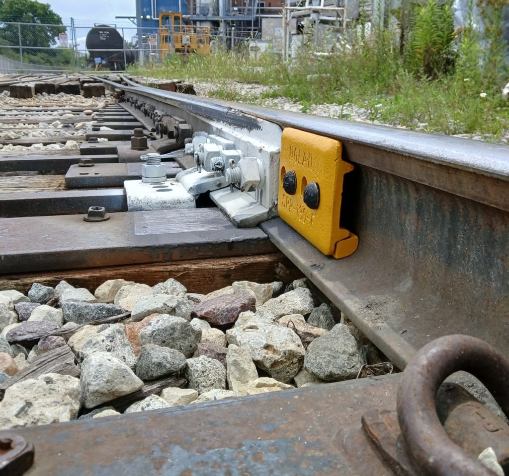 Switch Point Protector - 100AREMA, 100ARA-A, 110AREMA | Aldon®